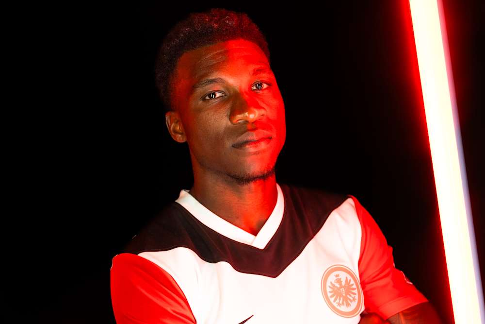 Aurélio Buta wechselt per Leihe plus Kaufoption von Eintracht Frankfurt ... Aurélio Buta wechselt per Leihe plus Kaufoption von Eintracht Frankfurt ...